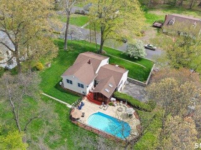 house with 4 bedroom, Trumbull CT DLS102153916