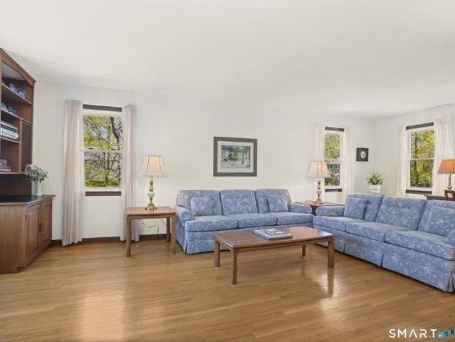 house with 4 bedroom, Trumbull CT DLS102214921