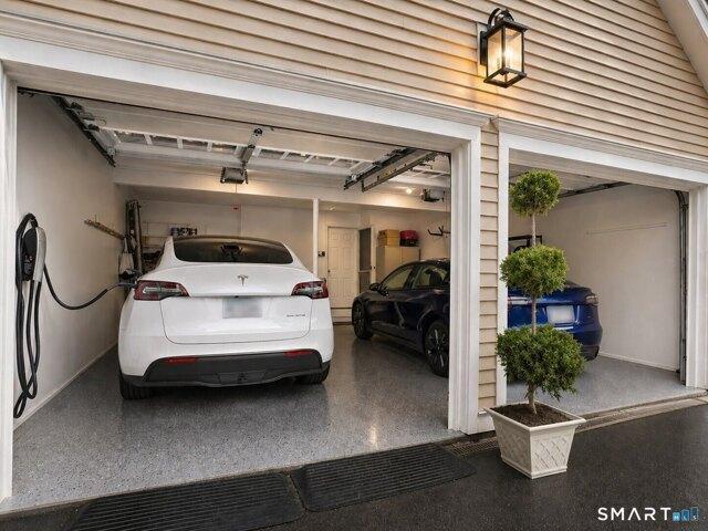 house with 4 bedroom, Trumbull CT DLS102257343