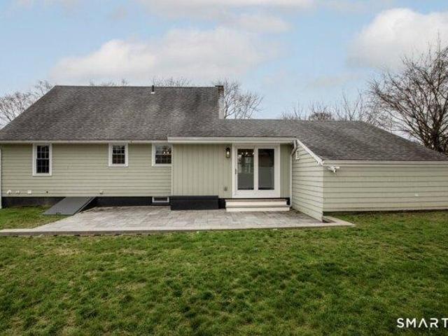house with 4 bedroom, Trumbull CT DLS102316047