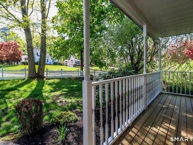 house with 4 bedroom, Trumbull CT DS102285130