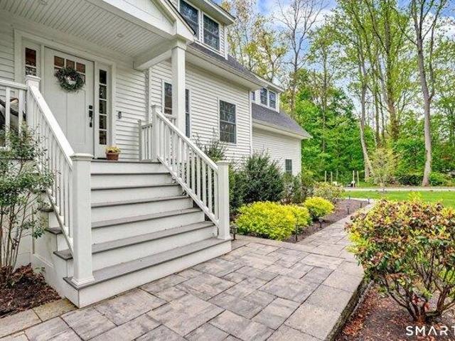 house with 4 bedroom, Trumbull CT DS102475092