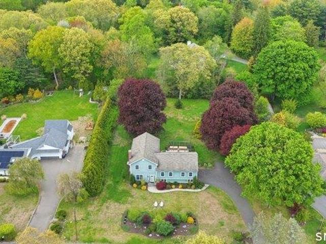 house with 4 bedroom, Trumbull CT DS102477280