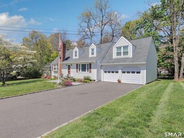 house with 4 bedroom, Trumbull CT DS102800518