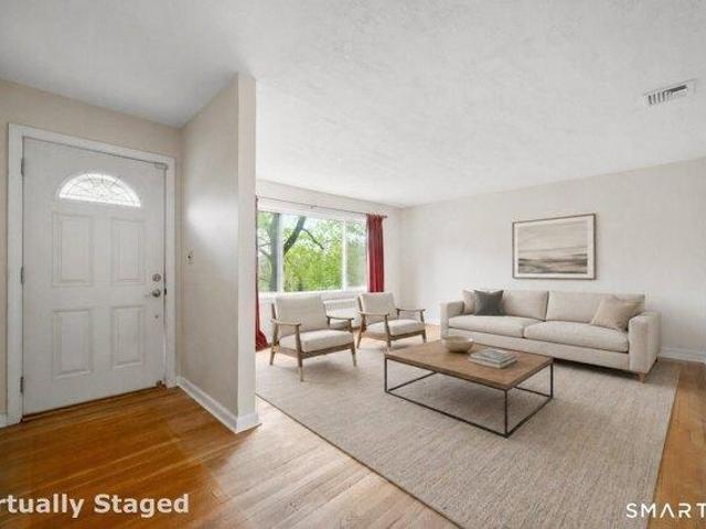 house with 4 bedroom, Trumbull CT DS102823648