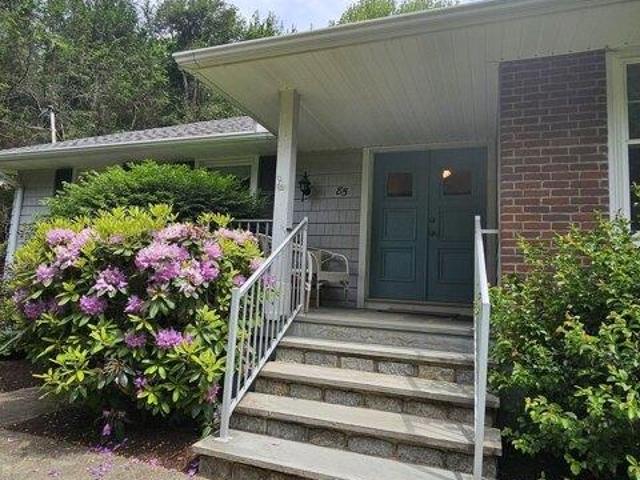 house with 4 bedroom, Trumbull CT DS103100925
