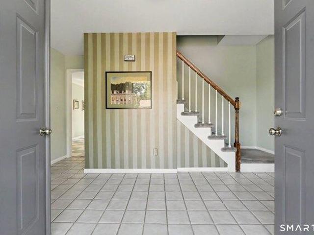 house with 4 bedroom, Trumbull CT DS103437639