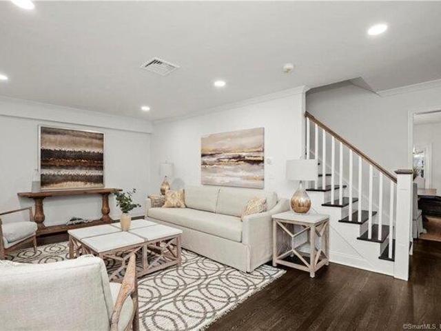 house with 4 bedroom, Trumbull CT DS104148837