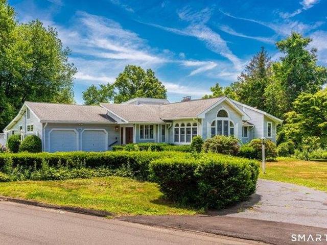 house with 4 bedroom, Trumbull CT DS104112244