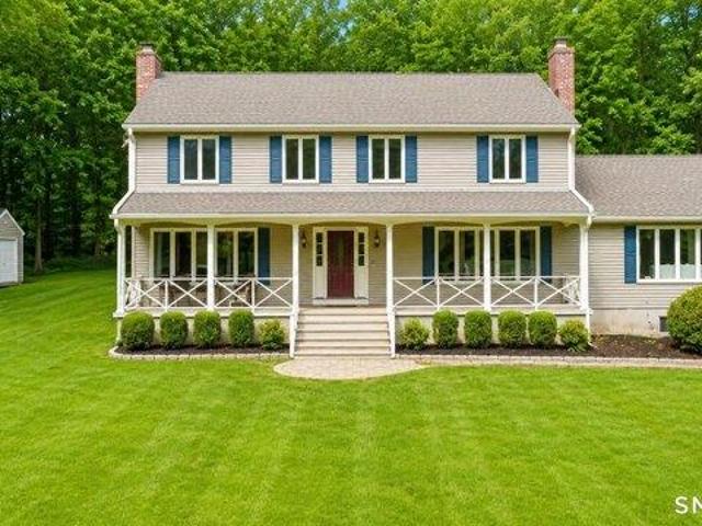 house with 4 bedroom, Trumbull CT DS104115198
