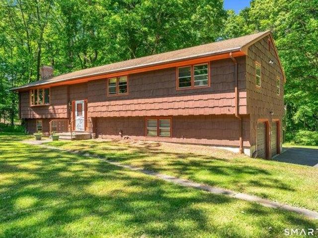 house with 4 bedroom, Trumbull CT DS104116022