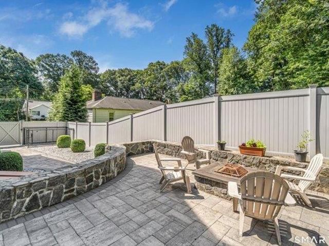 house with 4 bedroom, Trumbull CT DS104116439