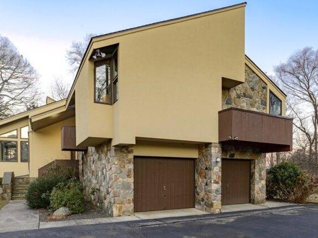 house with 4 bedroom, Trumbull CT DS89203665