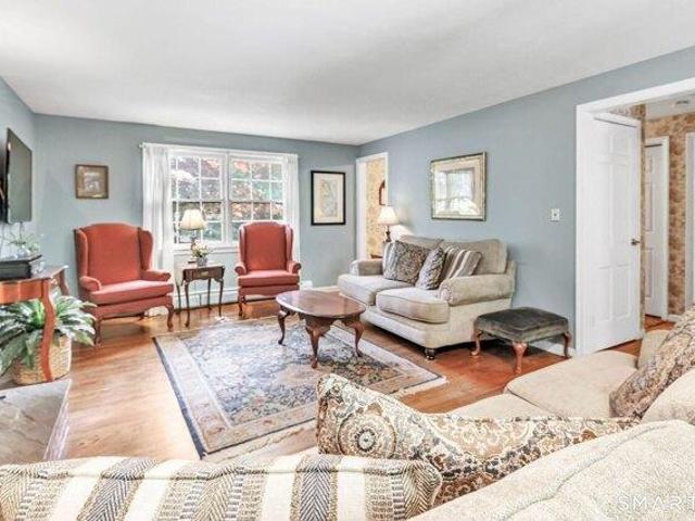 house with 4 bedroom, Trumbull CT ES103070505