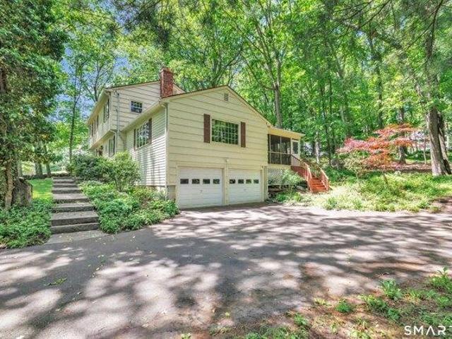 house with 4 bedroom, Trumbull CT ES103071875