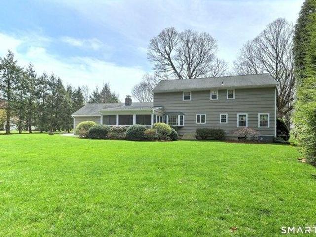 house with 4 bedroom, Trumbull CT ES103072032