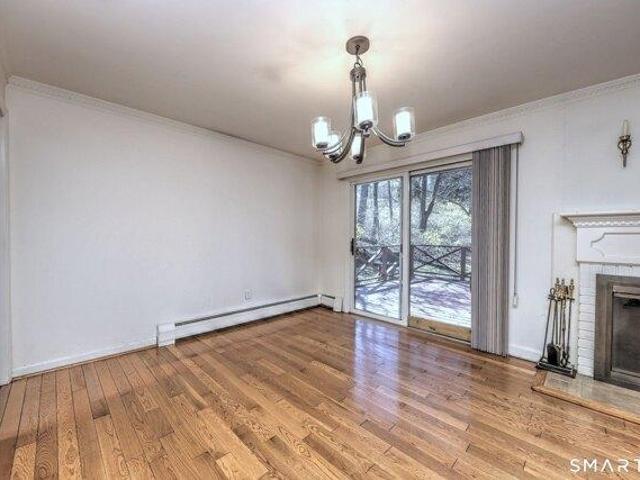 house with 4 bedroom, Trumbull CT ES103100406