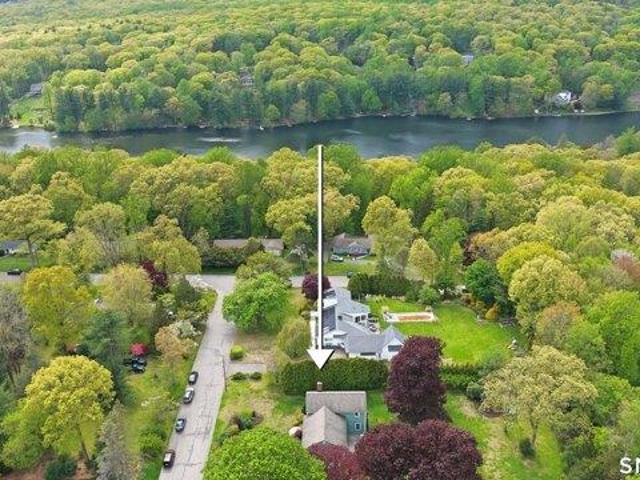 house with 4 bedroom, Trumbull CT ES103435343