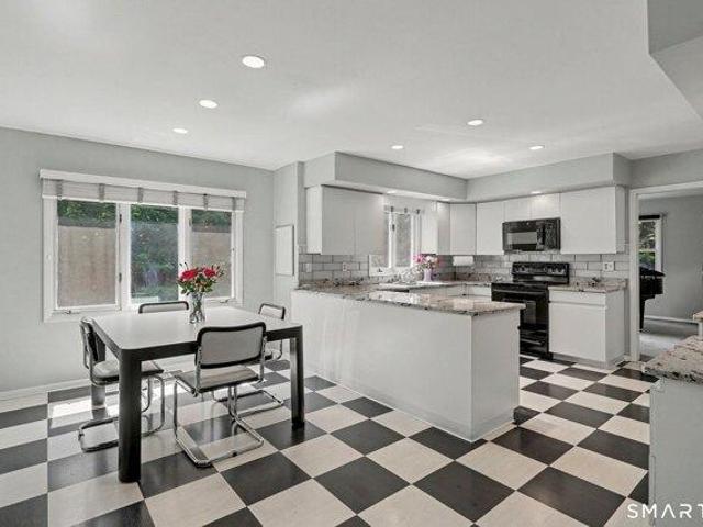 house with 4 bedroom, Trumbull CT ES103437639
