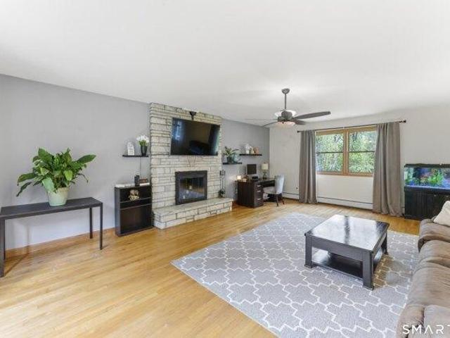 house with 4 bedroom, Trumbull CT ES104074956