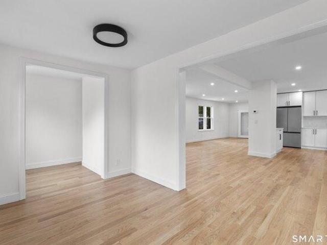 house with 4 bedroom, Trumbull CT ES104189790