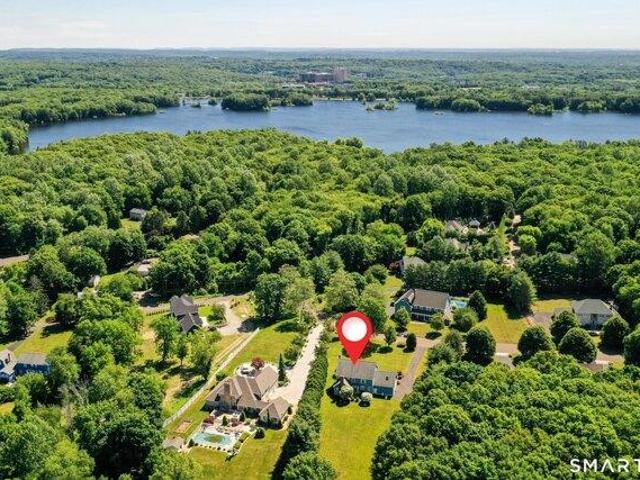 house with 4 bedroom, Trumbull CT ES104191598