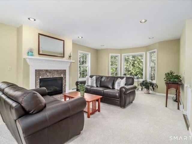 house with 4 bedroom, Trumbull CT ES104192855
