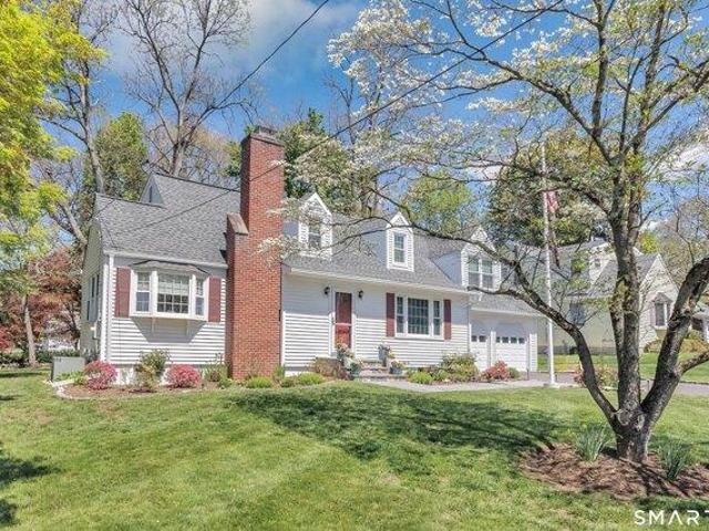 house with 4 bedroom, Trumbull CT ES104113981