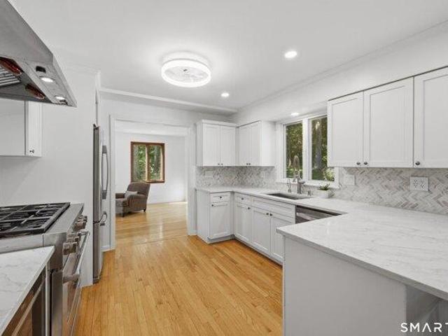 house with 4 bedroom, Trumbull CT ES104115198