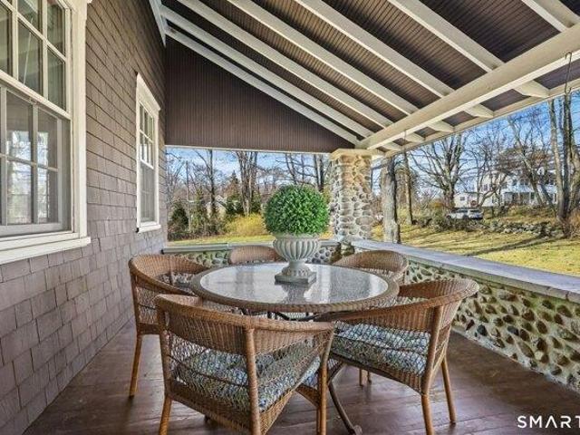 house with 4 bedroom, Trumbull CT ES104116327