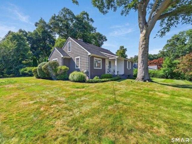 house with 4 bedroom, Trumbull CT ES104116465