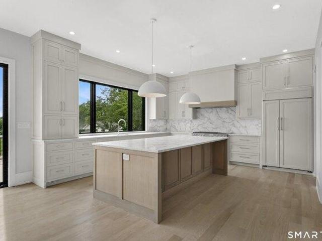 house with 4 bedroom, Trumbull CT ES104608174