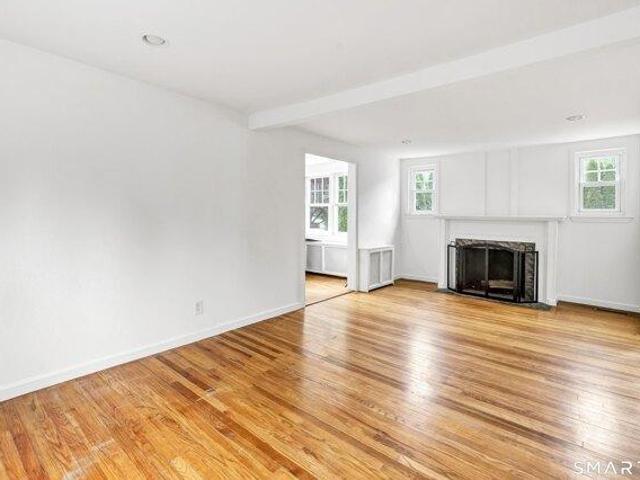 house with 4 bedroom, Trumbull CT ES105140091