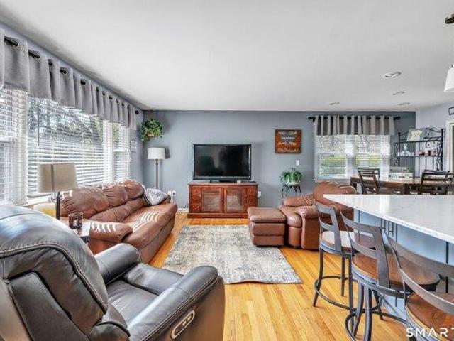 house with 4 bedroom, Trumbull CT ES105143099