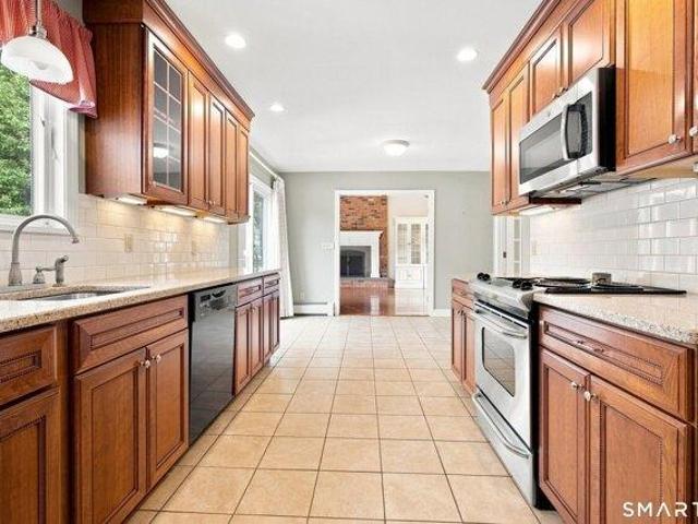 house with 4 bedroom, Trumbull CT ES105144178