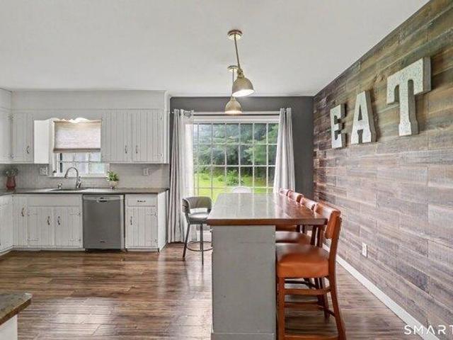 house with 4 bedroom, Trumbull CT ES105175377