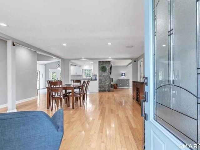 house with 4 bedroom, Trumbull CT ES105113251
