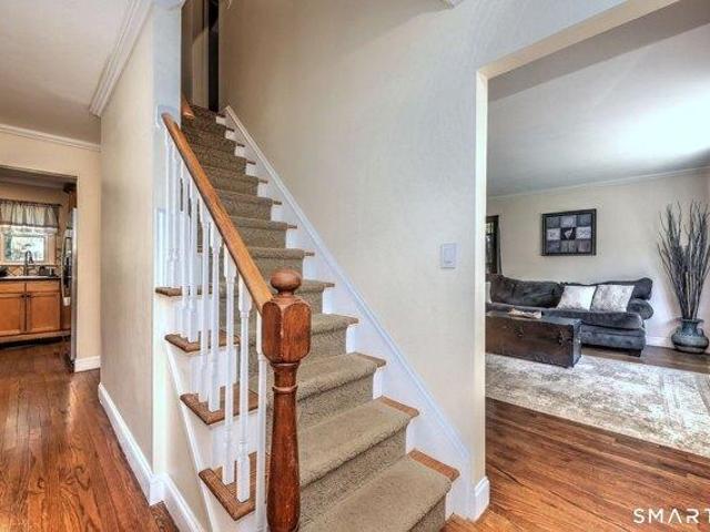 house with 4 bedroom, Trumbull CT ES105124031