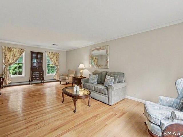 house with 4 bedroom, Trumbull CT ES105127710