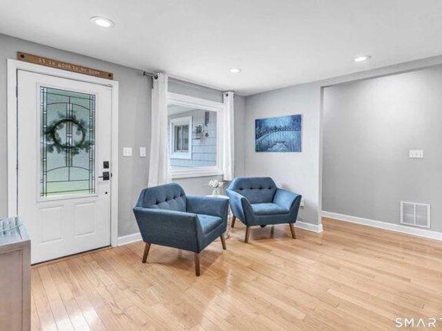 house with 4 bedroom, Trumbull CT ES105203511