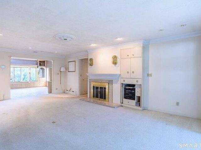 house with 4 bedroom, Trumbull CT ES105208225