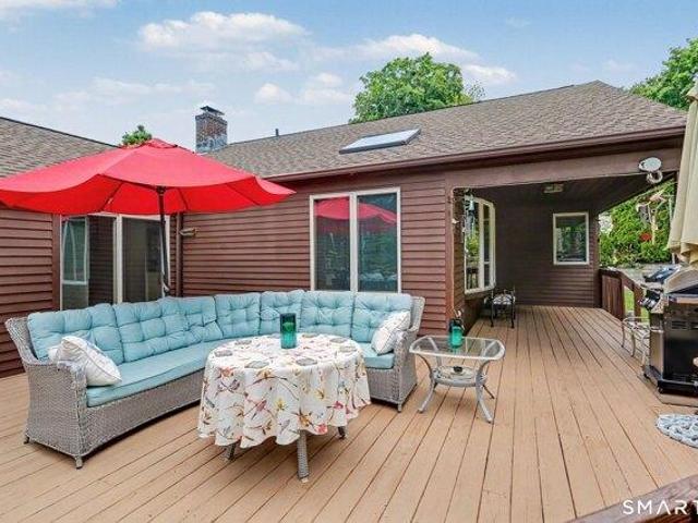 house with 4 bedroom, Trumbull CT ES105233157