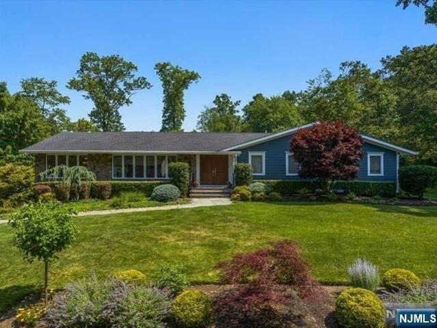 house with 4 bedroom, Upper Saddle River NJ DS88302144