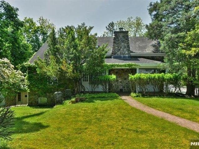house with 4 bedroom, Upper Saddle River NJ DS104235519