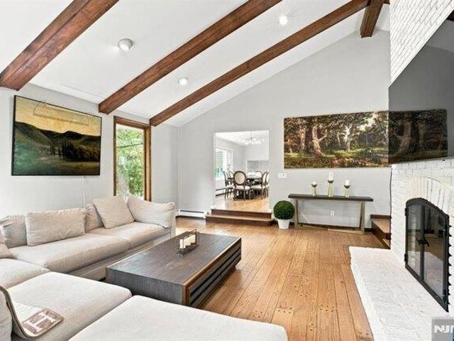 house with 4 bedroom, Upper Saddle River NJ ES105495921