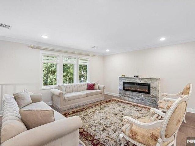 house with 4 bedroom, Upper Saddle River NJ ES105159114