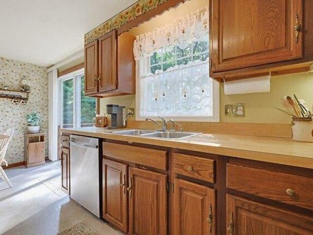 house with 4 bedroom, Upton MA ES104261982