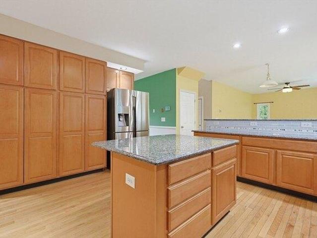 house with 4 bedroom, Upton MA ES105172713