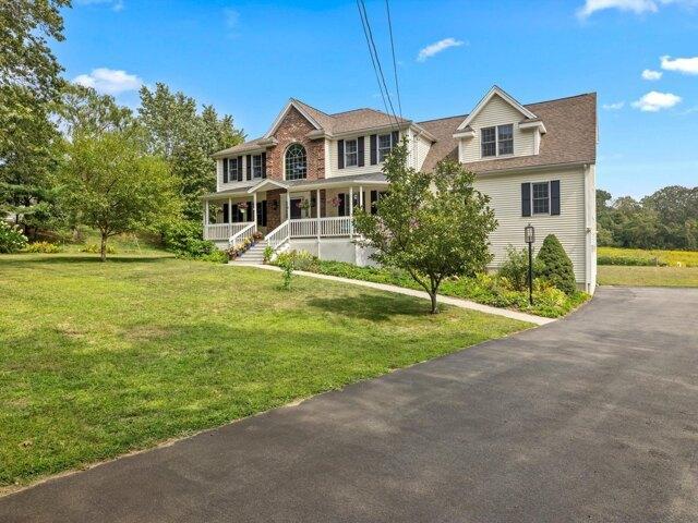 house with 4 bedroom, Upton MA ES105206744