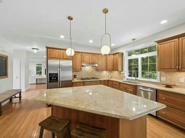 house with 4 bedroom, Upton MA ES105208148